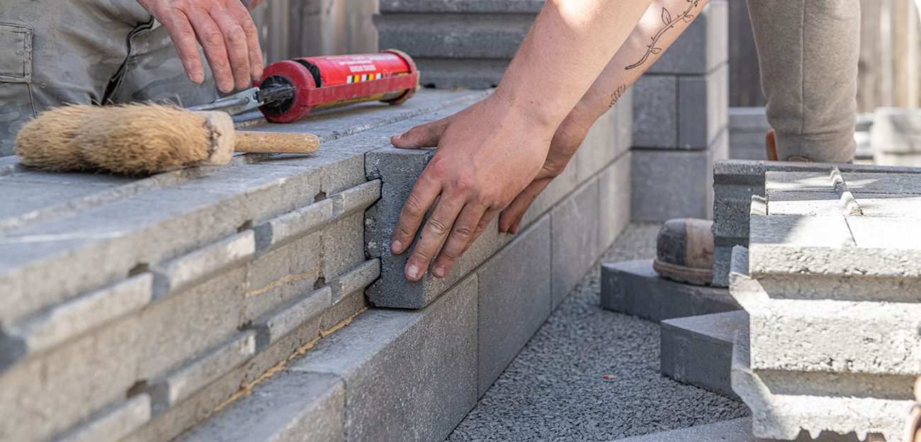 U-CARA® BACKER Garden Walls | Unilock Ontario