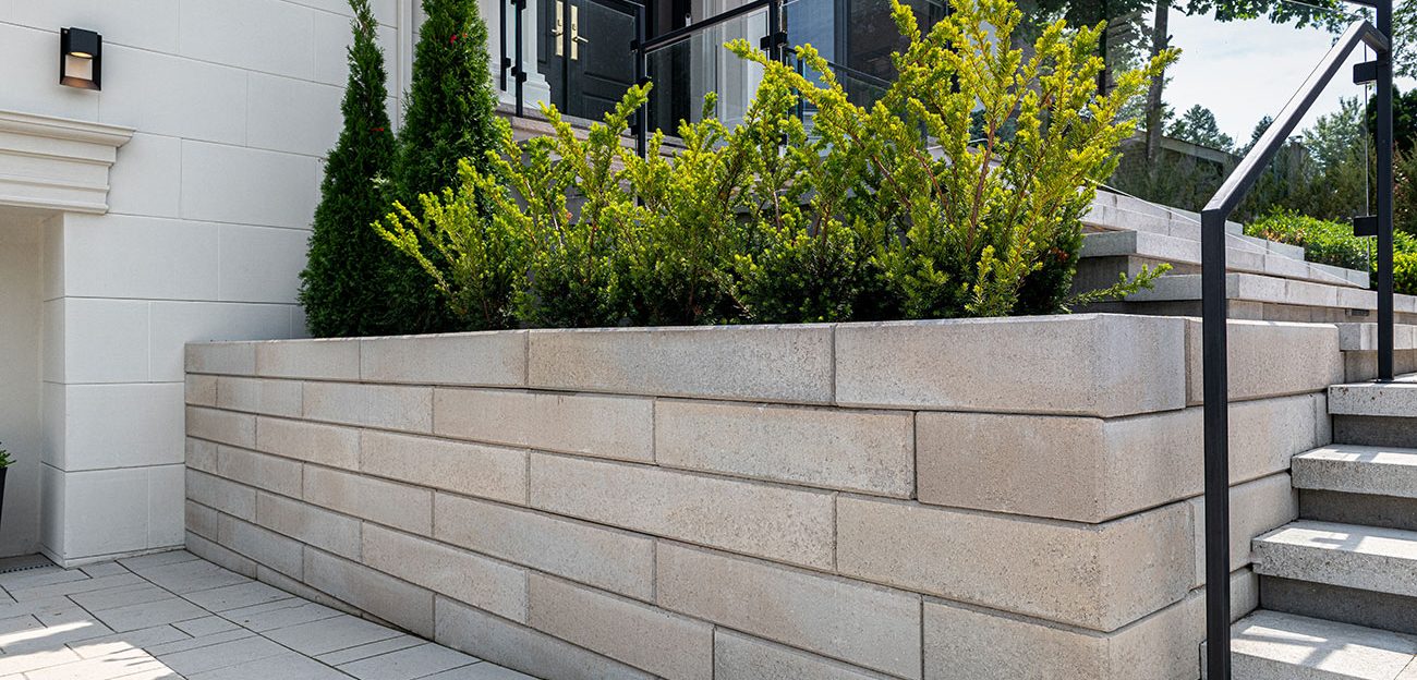 SIENASTONE® SMOOTH Walls and Verticals | Unilock Ontario