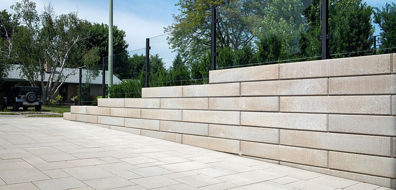 SIENASTONE® SMOOTH Walls and Verticals | Unilock Ontario