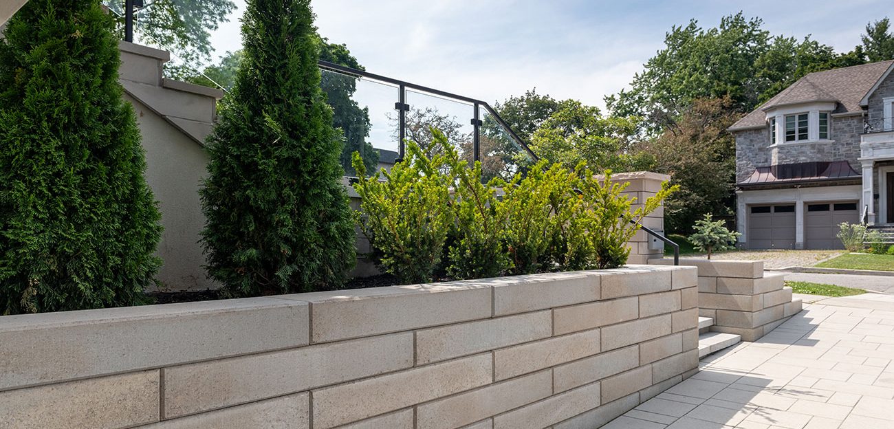 SIENASTONE® SMOOTH Walls and Verticals | Unilock Ontario